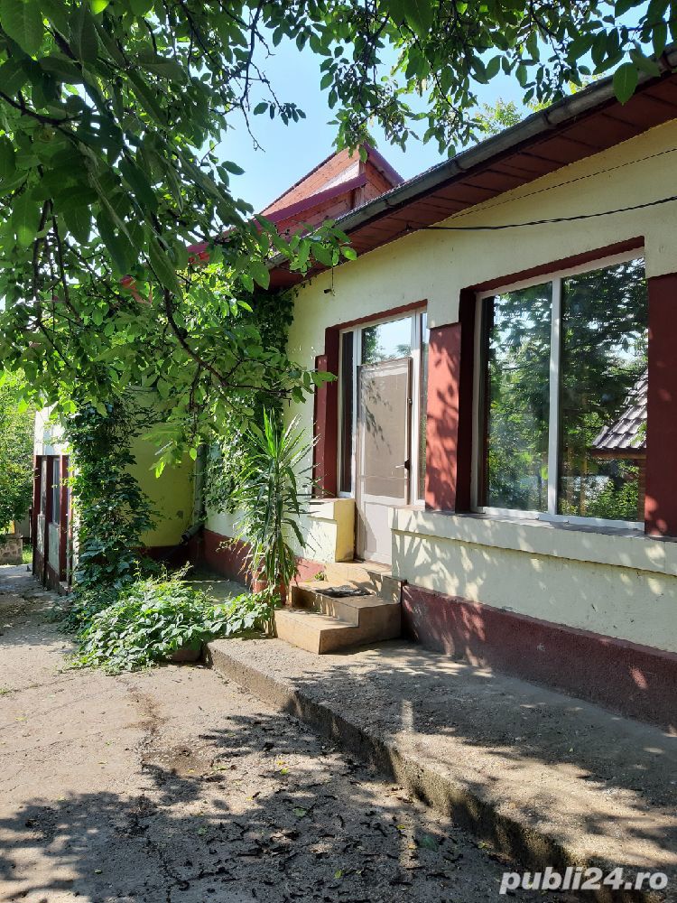 Vand casa la tara 100,0 mp • Pietrosani Teleorman - Publi24