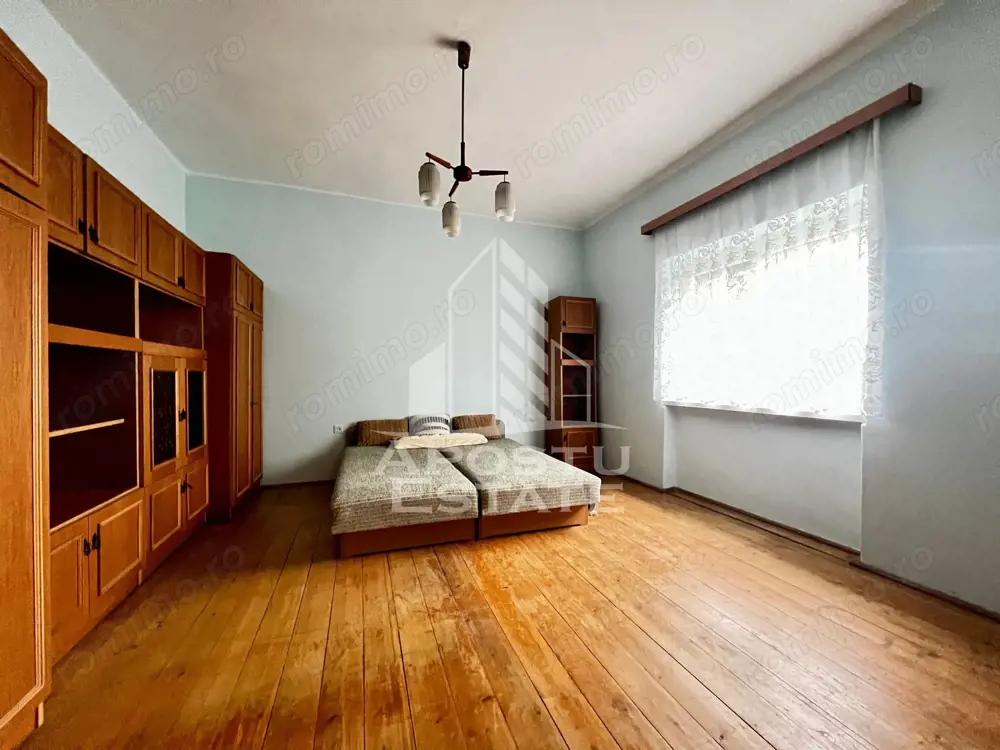 Casa cu 2 camere, 690mp in Battonya Arad - Imobiliare