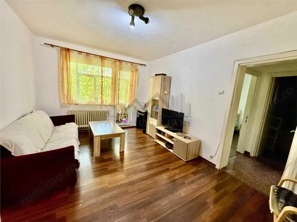 Vand apartament 51 mp Etaj 2 numar niveluri 4 Podu ros • Iasi Iasi