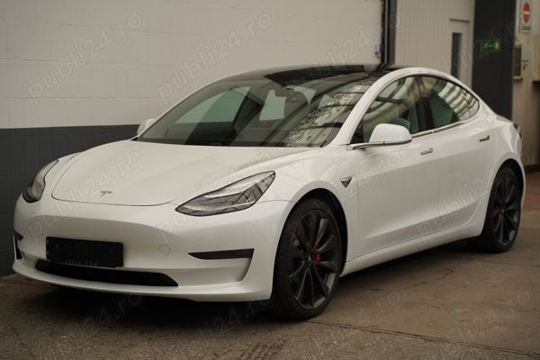 Vand Tesla Model 3 2021 Electrica 339 cmc Neavariata • Ploiesti, Prahova