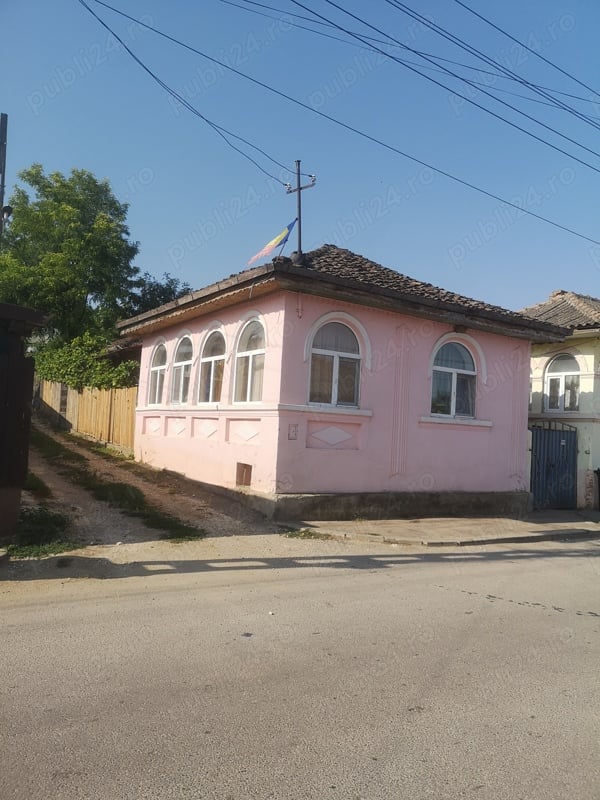 Vand casa la tara 100 mp • Ostrov Constanta