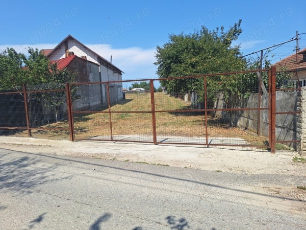 Vand casa 3 camere cam. 3521 mp • Dragasani Valcea