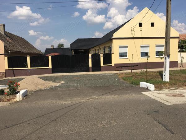 Vand vila 3 camere cam. 1600 mp • Semlac Arad