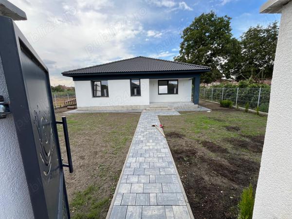 Vand casa 2 camere cam. 140 mp numar niveluri 1 Periferie • Ludus Mures