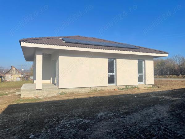 Vand casa 3 camere cam. 67 mp • Petrovaselo Timis