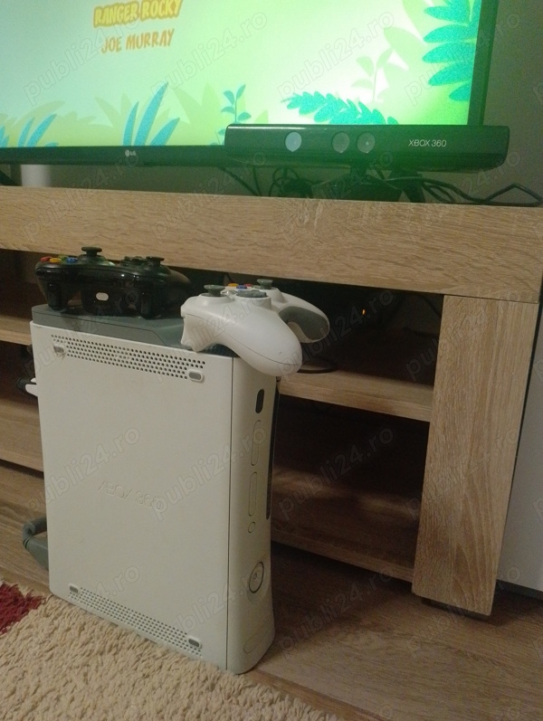 Vand XBOX360 cu tot cu jocuri și două console și 30 jocuri totul ...