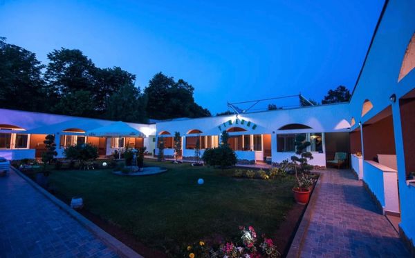 Vand hotel - motel 400 mp 6 camere sau mai multe cam. • Venus, Constanta