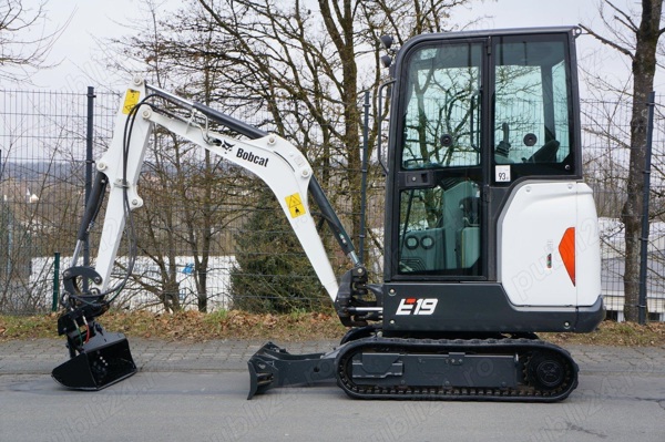 Vand Utilaje de constructii - Excavatoare Bobcat E19 Neavariata ...