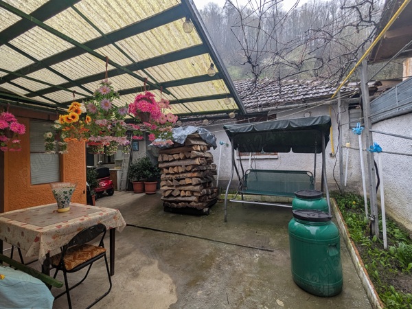 Vand casa la tara 3 camere cam. 1636 mp • Nadrag Timis