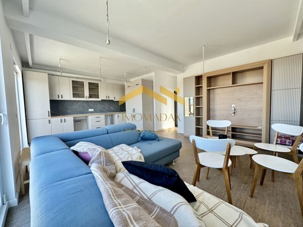 Vand apartament Decomandat, 76 mp Etaj 3 numar niveluri 3 • Ghiroda Timis