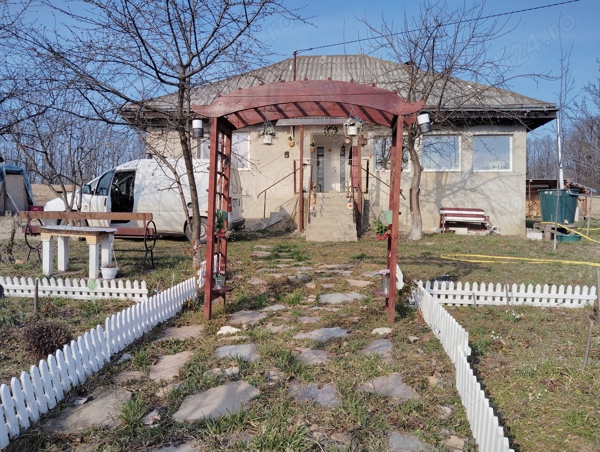 Casa si teren in natura Stanita