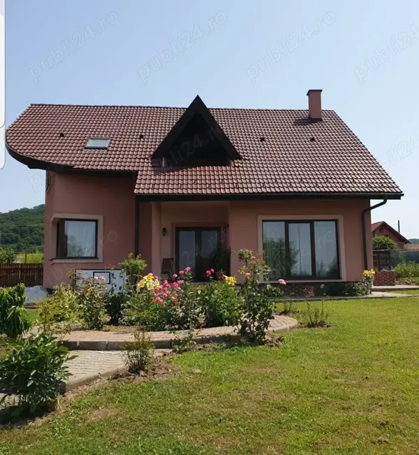 Vand casa 4 camere cam. 216 mp numar niveluri 2 • Sangeorgiu de Mures Mures