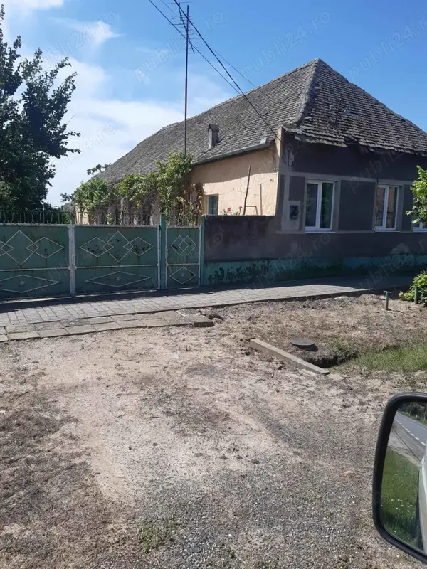 Vind casa batrinessca Banloc - Imobiliare