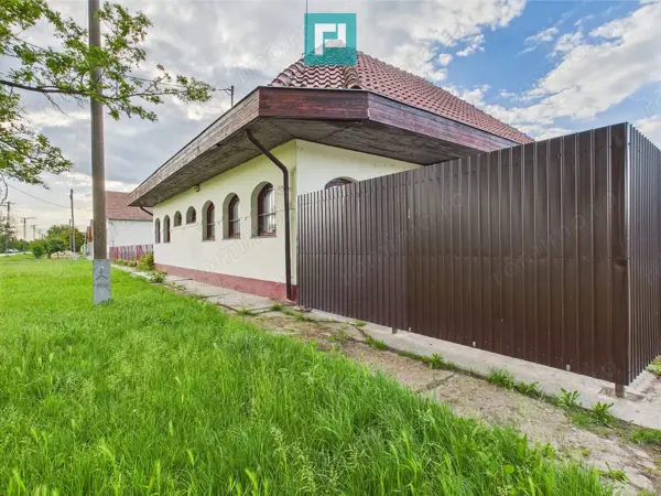 Casă cu 3 camere pentru investiții în Battonya Turnu - Imobiliare