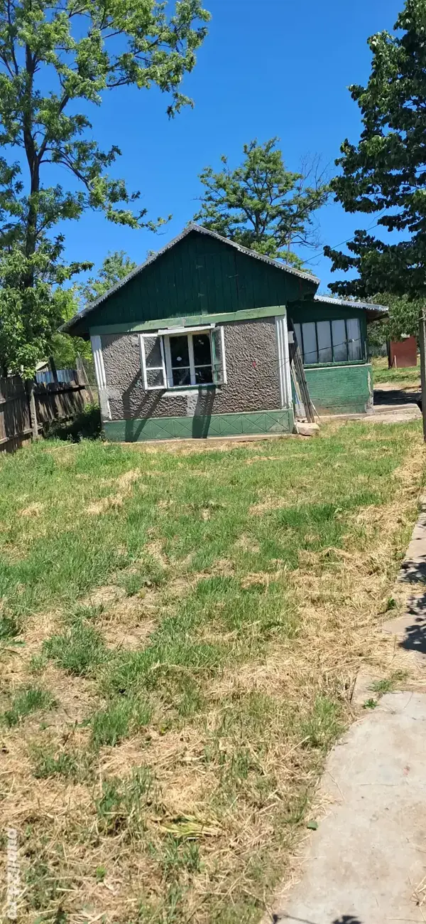 Vand casa la tara 3 camere cam. 88 mp • Baleni Galati