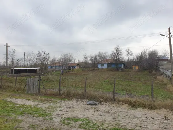 Casa batraneasca de vanzare Podeni - Imobiliare