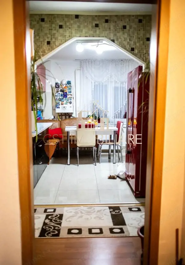 Vand apartament 4 camere cam. Decomandat, 96 mp Etaj 4 numar niveluri 3 ...
