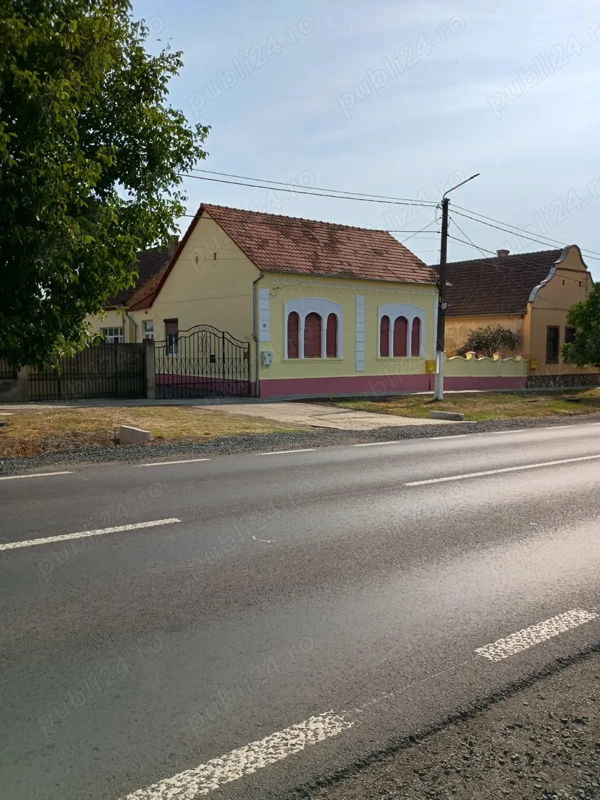 Casă stil baroc de vânzare , central pe strada principală (DN 6) ,o ...
