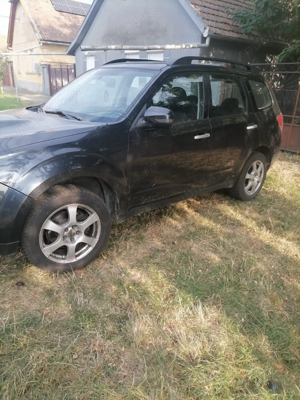 Vand Subaru Forester 2012 Diesel 2000 cmc Avariata • Curtici, Arad