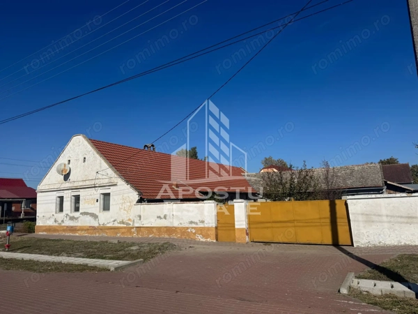 Casa cu teren de 1.600 mp in Checea langa primarie. Checea - Imobiliare