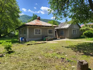 Teren si casa Sat Tarcau zona Garii Tarcau - Imobiliare