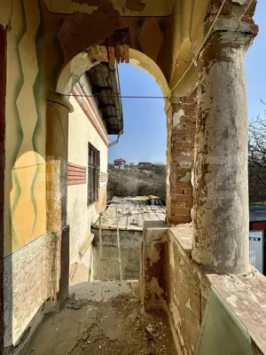 Conac cu teren intravilan 8759 mp, priveliste panoramica, Ciutura ...