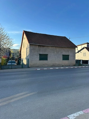 Vand casa individuala cu curte si gradina in Petrila Petrila - Imobiliare